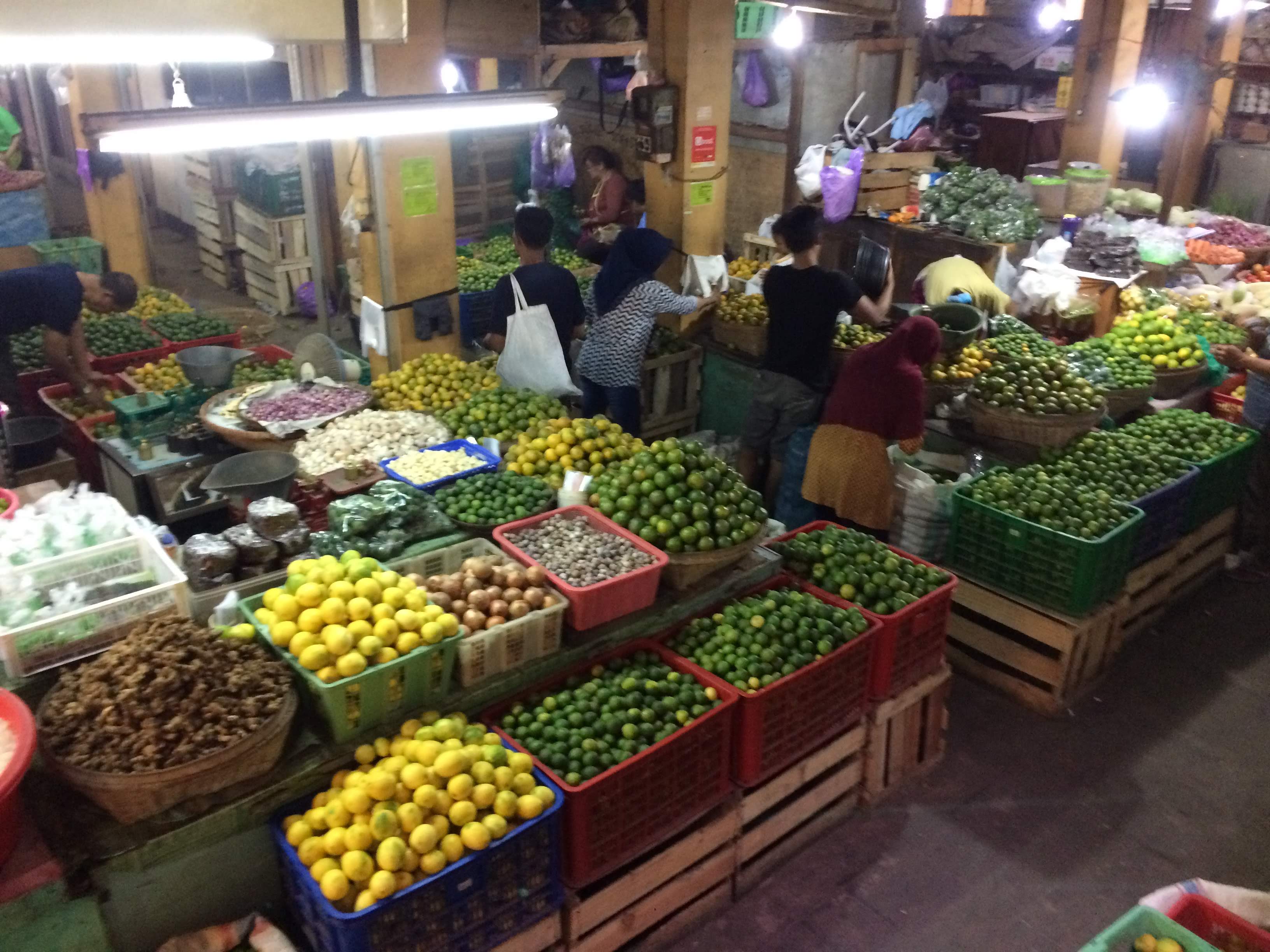 Yogyakarta – Marché local ! – 4 visions en voyage